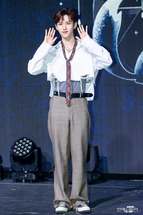 [today포토] EPEX (이펙스) 예왕, ’손인사도 예쁘게’